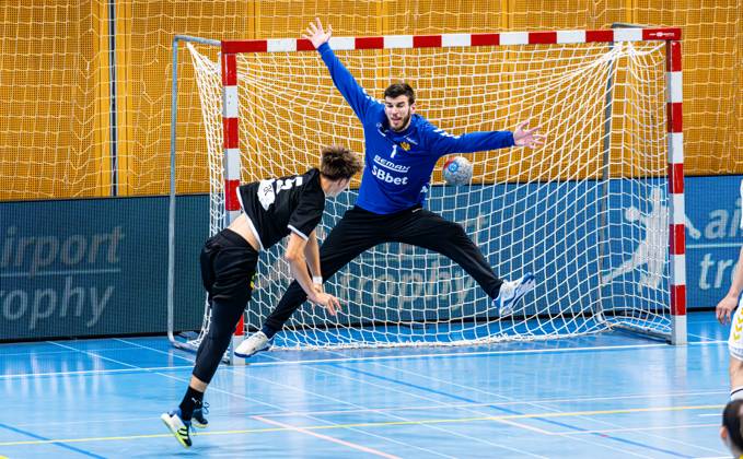 German U19 junior handball player 8 Julius Drachau beats Montenegrin ...