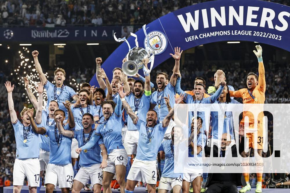ISTANBUL - Ilkay Gundogan of Manchester City FC lifts the UEFA ...
