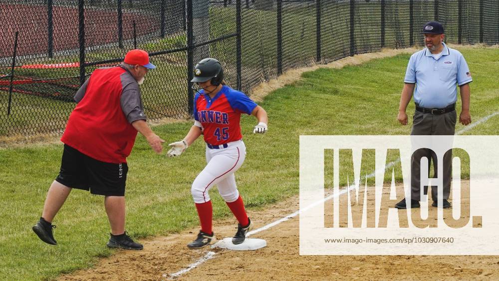 Syndication: The Enquirer Conner s Mollie Sharp celebrates with Cougars ...