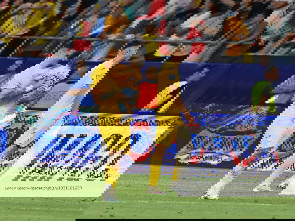 Romanian footballers Jovan Markovic and Victor Dican greet the public ...