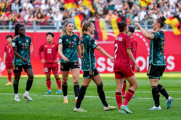 f li Nicole Anyomi DFB Frauen, 25 , Jule Brand DFB Frauen, 22 , Goal ...