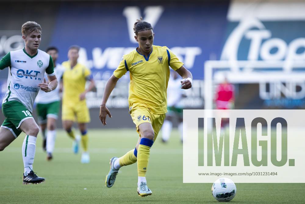 STVV s Adam Nhaili pictured in action during a friendly soccer game ...
