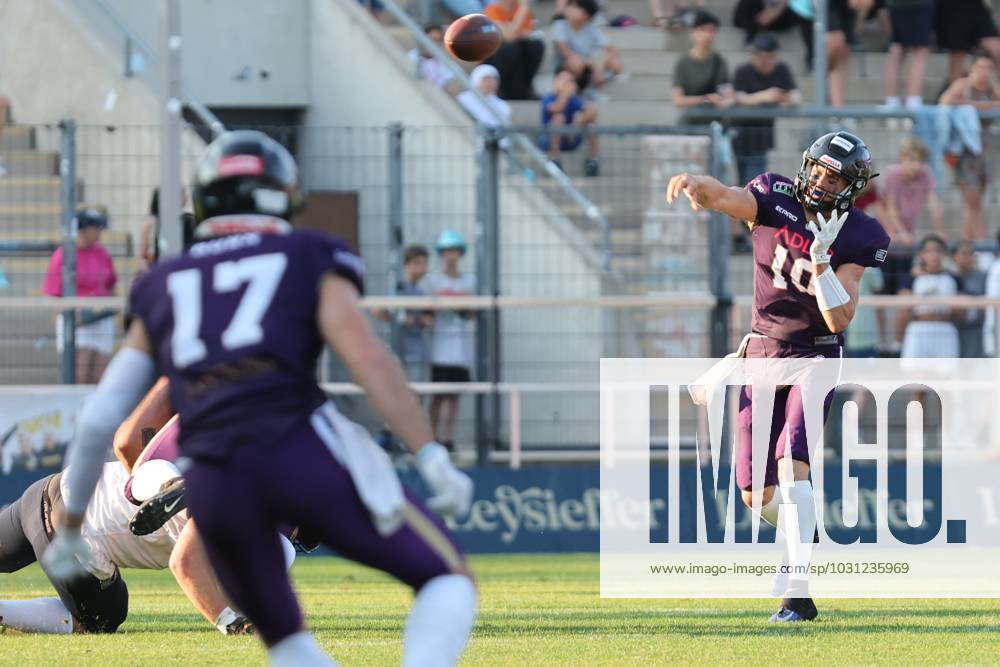 Quarterback Steve Cluley Frankfurt Galaxy No 10 throwing pass ...