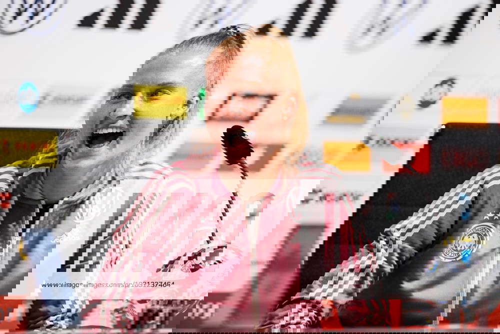 Media round DFB women 25 06 2023 Janina Minge Germany, 29 laughs in ...