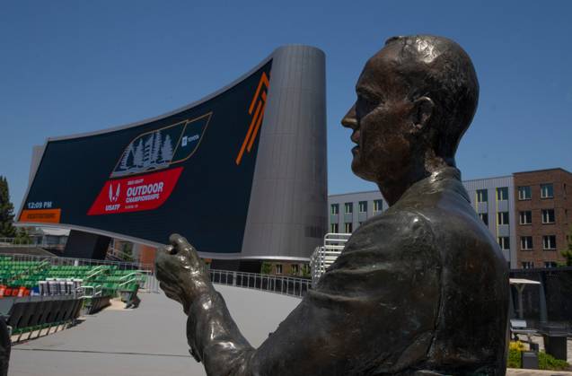 Syndication: The Register Guard A statue of legendary track and field ...