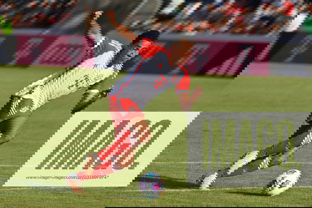 Jamal MUSIALA Bayern Muenchen action,single action,single picture,crop,full body shot,whole figure