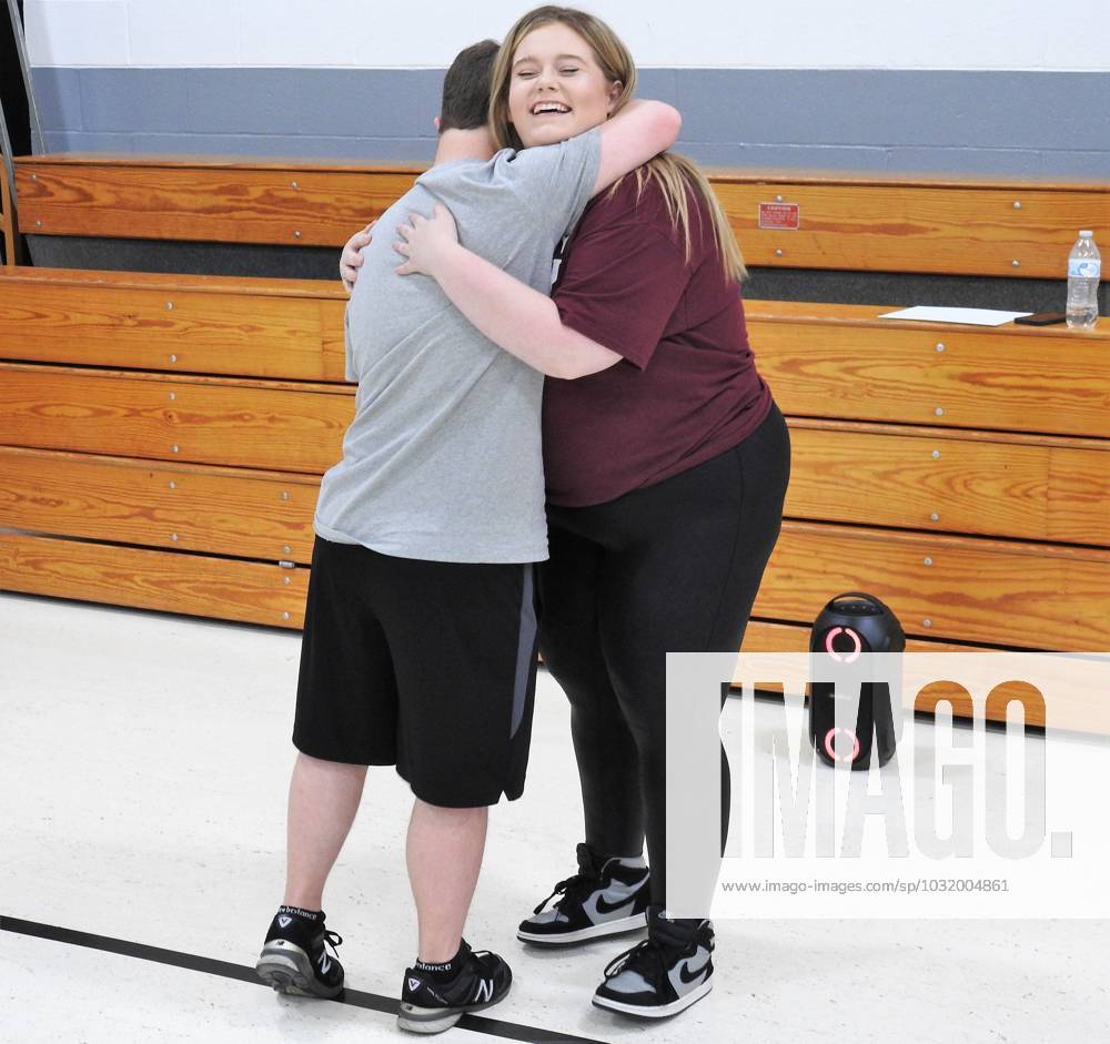 Syndication: Coshocton Tribune Scott Balentine hugs Crimzen Christmas ...