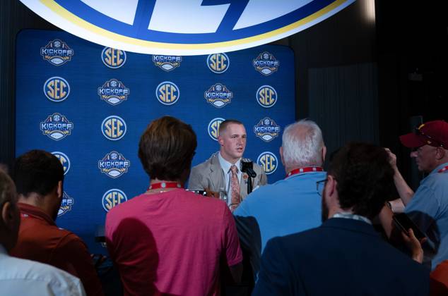 Syndication: The Tennessean Auburn s Luke Deal takes part in the 2023 ...