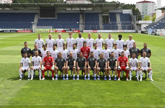 Hraci prvoligoveho klubu 1. FC Slovacko se fotografovali na stadionu ...