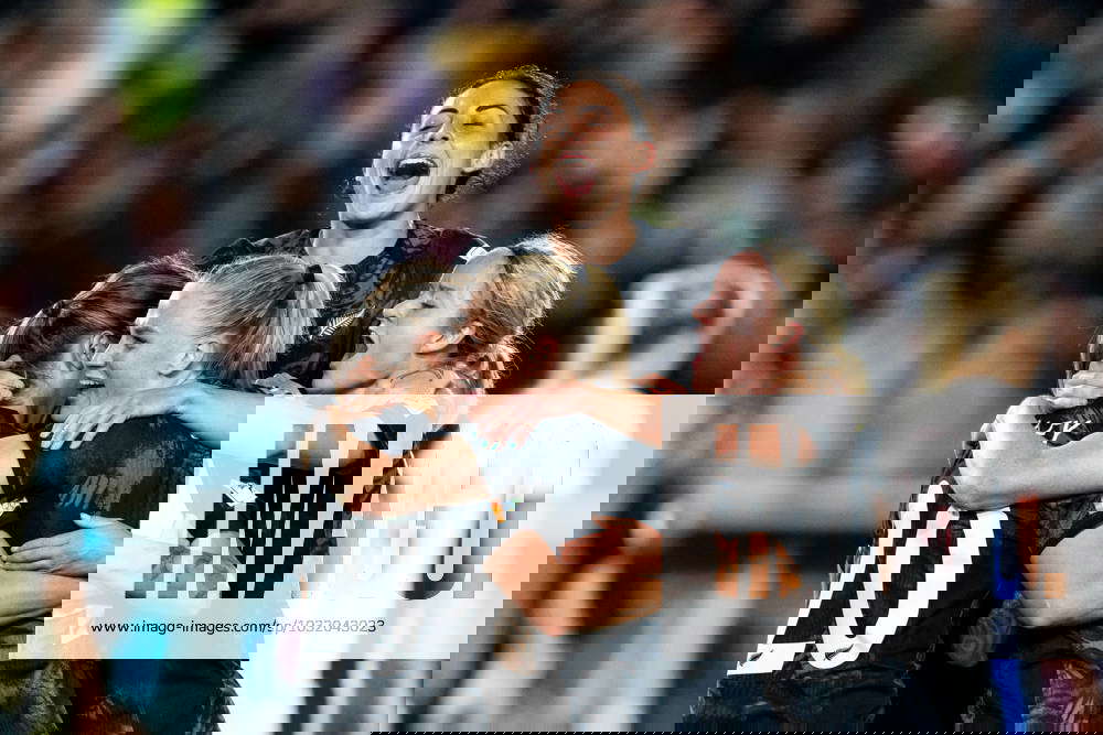 Indiah Paige Riley, CJ Bott, Michaela Foster and Claudia Bunge of New ...