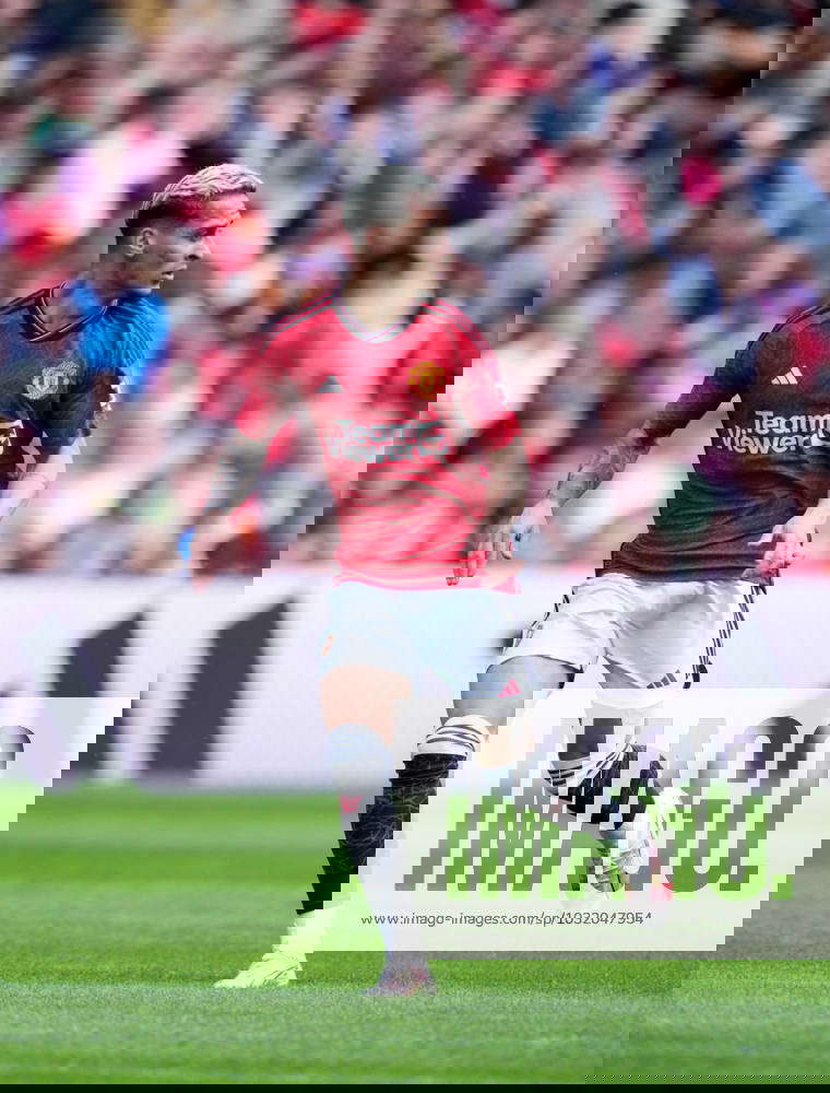 Mandatory Credit: Photo by Stuart Wallace Shutterstock (14012891bv ...