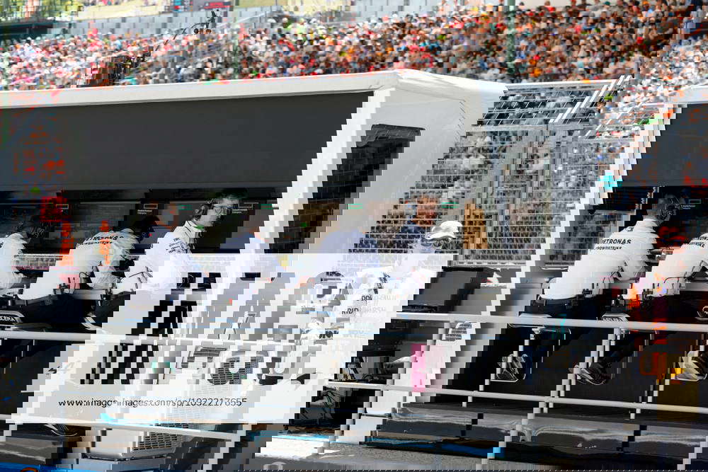 COLE Simon (gbr), Chief Engineer Trackside at Mercedes AMG F1 Team ...