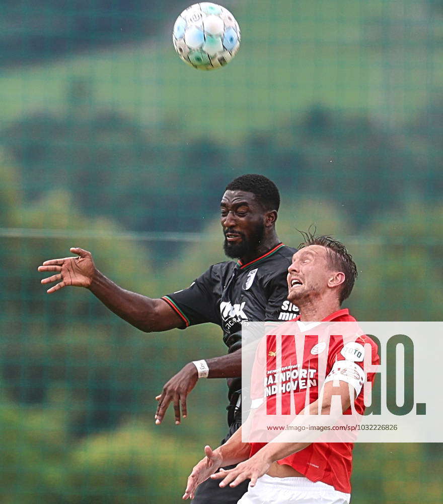 Air sovereign Patric Pfeiffer FC Augsburg 5 in header duel against Luuk ...