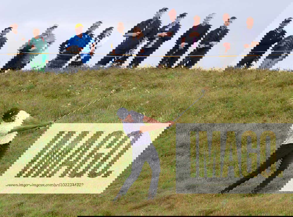 Australian Jason Day plays out of the rough on the eleventh hole on the ...