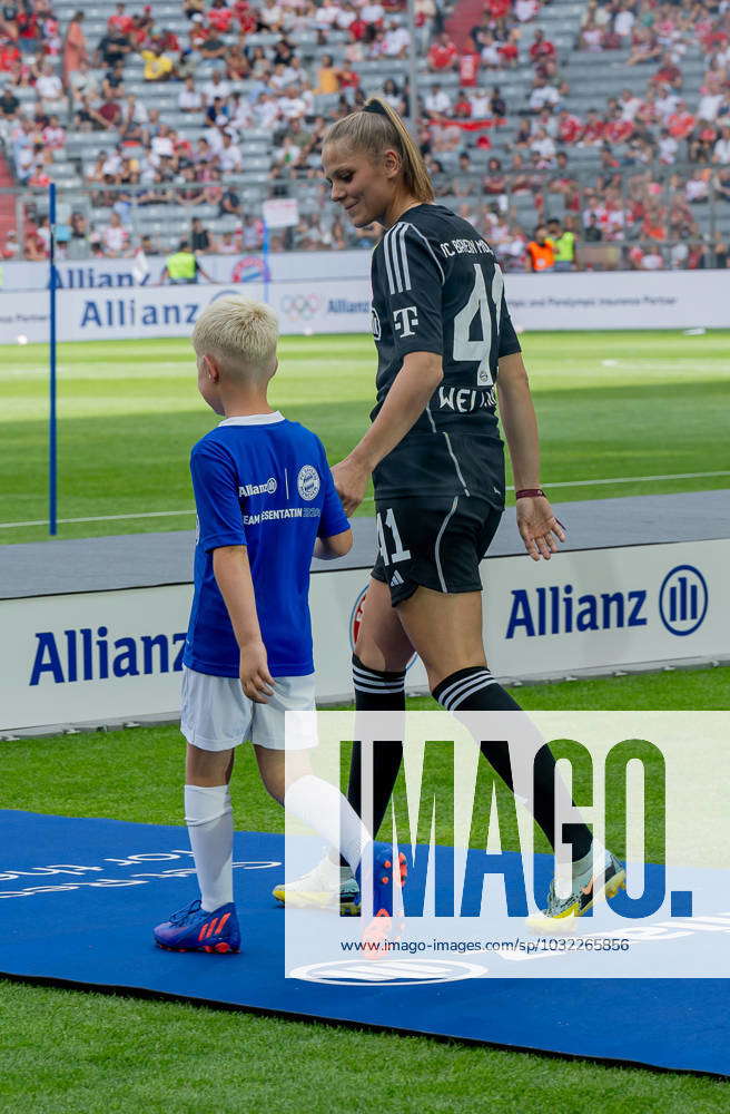 Newcomer Anna Wellmann goalkeeper, FC Bayern Muenchen women, 41 with ...