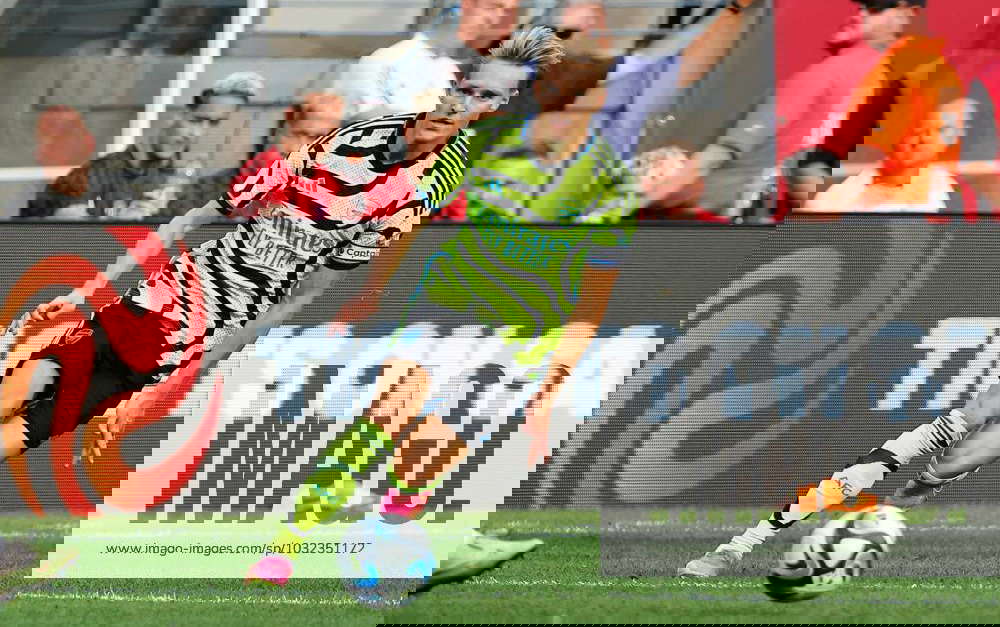 EAST RUTHERFORD, NJ - JULY 22: Martin odegaard 8 of Arsenal during the ...