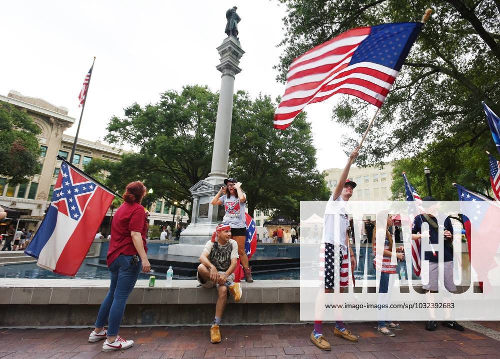Syndication: Florida Times-Union Flag-waving defenders of the Confederate monument in what is now