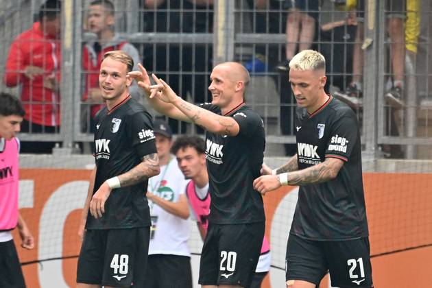 Goal celebration Sven MICHEL center, FC Augsburg after goal to the 2 1 ...