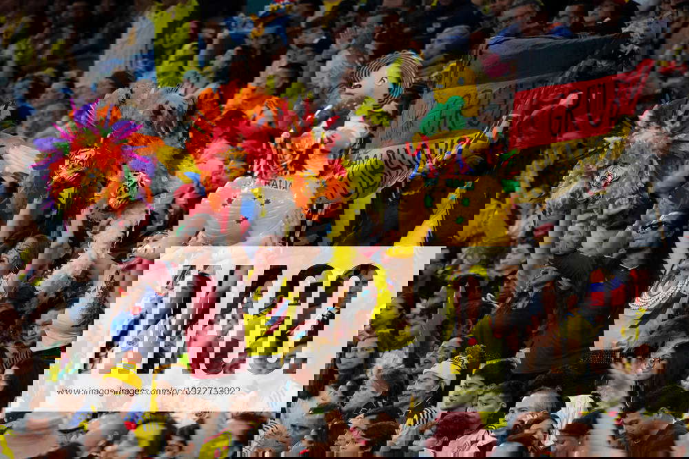 Colombia fans cheer, German fans next to them, AUS, Germany vs Colombia ...