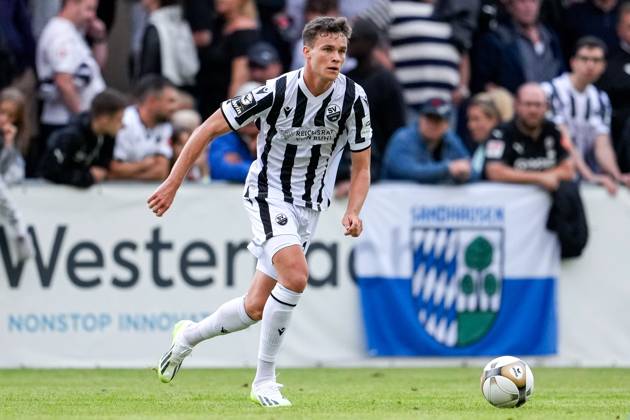 Max Geschwill SVS, 14 , on the ball, cutout, full body, single image ...