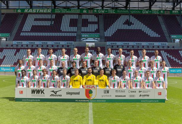 FC Augsburg 1907 1 BL Portrait date 2018 2019 Team photo back row v ...