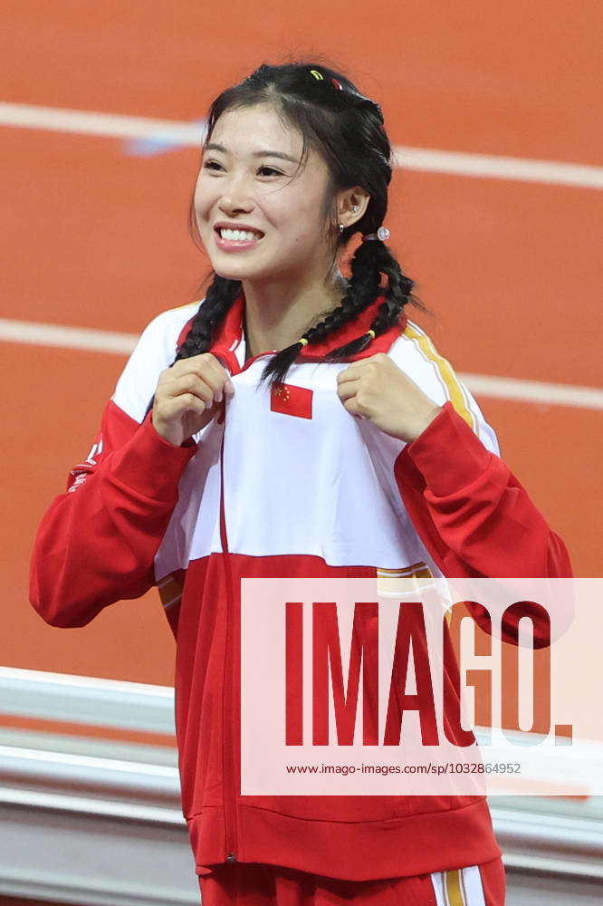 CHENGDU, CHINA - AUGUST 04: Silver medalist Wu Yanni of Team China ...