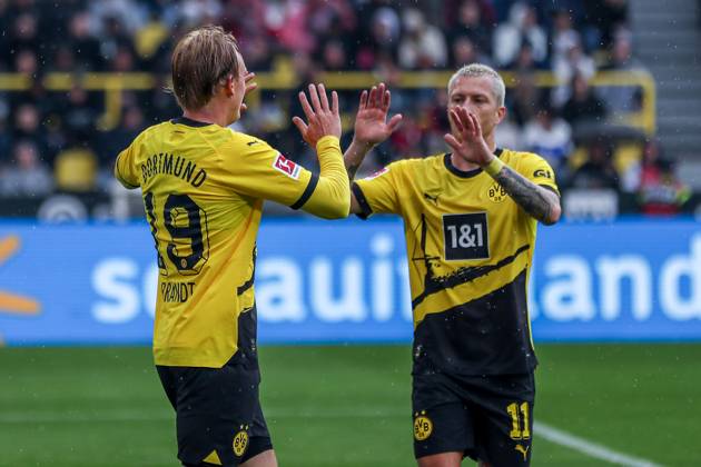 Goal, goal celebration, for 4 1 by Julian Brandt Borussia Dortmund BVB, 19 , GER, Borussia