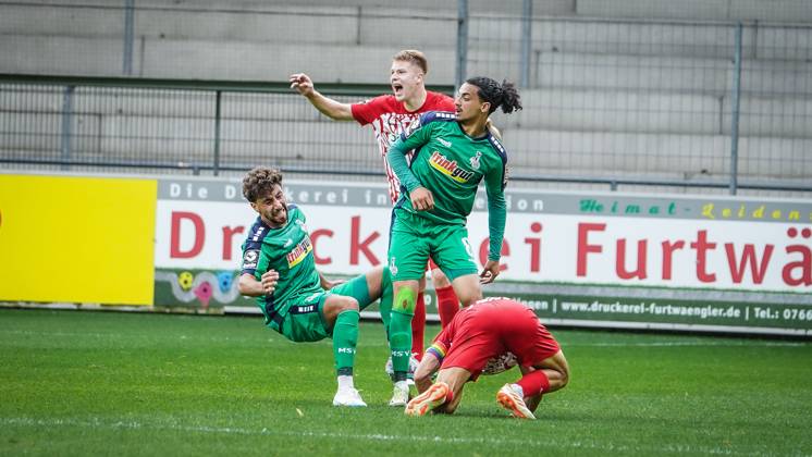 Alaa Bakir 9 MSV Joel Bichsel 25 SC Freiburg and Hamza Anhari 8 MSV