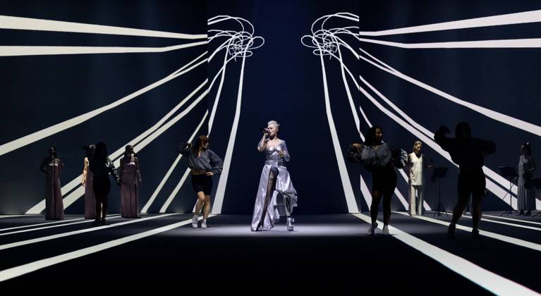 ROTTERDAM - Viktoria Modesta, known as the world s first amputee pop ...