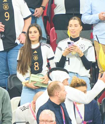 Leon GORETZKA, DFB 8 Freundin Mathea, in the group E match SPAIN ...