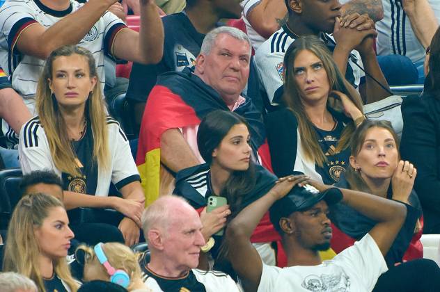 Kathi (L), girlfriend of David Raum , Leon GORETZKA, DFB 8 Freundin ...