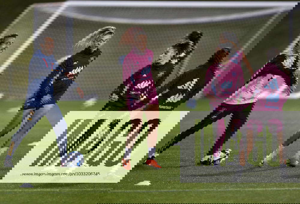 AUCKLAND 20230813 Spanish coach Jorge Vilda and players Alexia Putellas ...