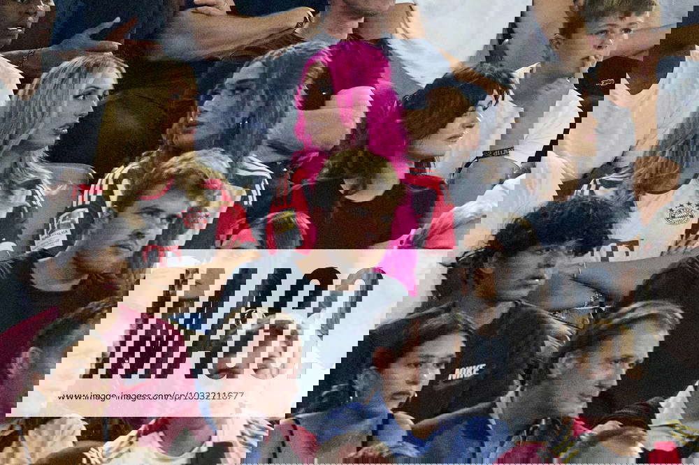 Leon GORETZKA, FCB 8 Freundin Mathea Fischer, (vo.li) in action in the ...