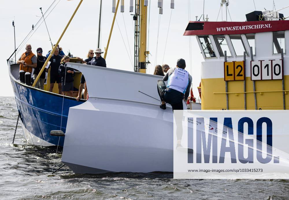 SCHEVENINGEN - Maximilian Stingele and Linov Scheel of Germany capsize ...