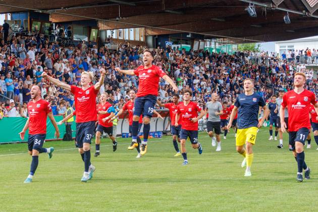 Unterhaching cheering after end of game football, Unterhaching Augsburg ...