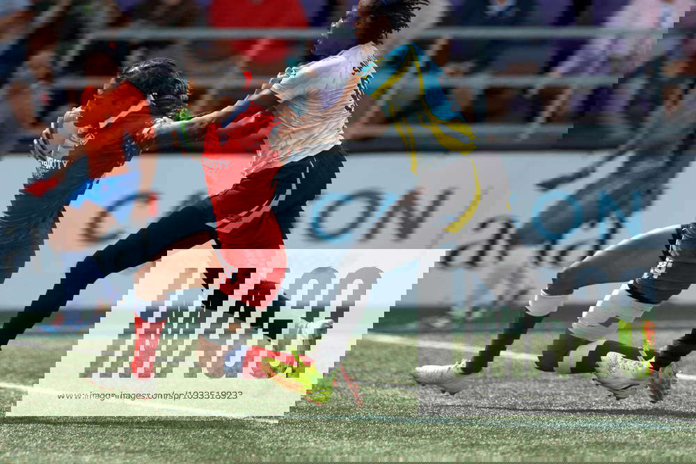 LANGFORD, BC, CAN: Team CanadasöÄÃ Asia Hogan Rochester avoids tackle ...