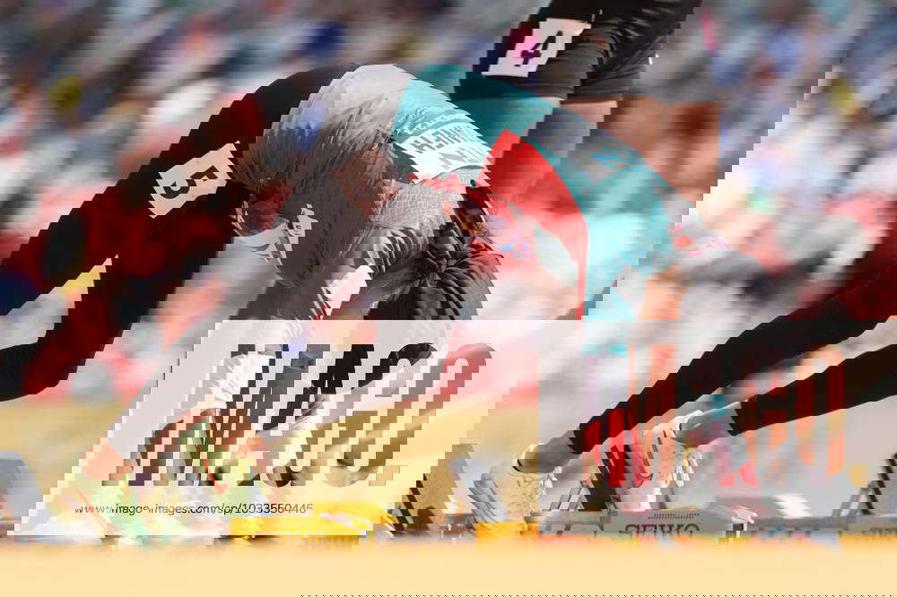 Fasihi Farzaneh (Iran) prepairing her marks before the 100 metres ...