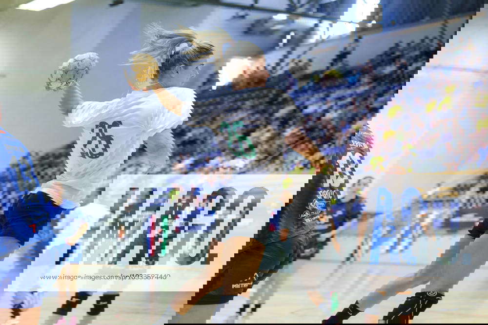 Angela Malestein (FTC-Rail Cargo Hungaria Ferencvaros) HANDBALL ...