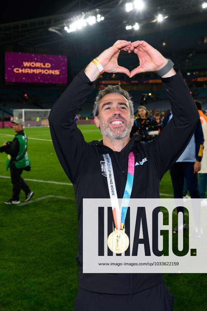 200823 KAI SCHWOERER Head Coach Jorge Vilda of Spain makes a heart with ...