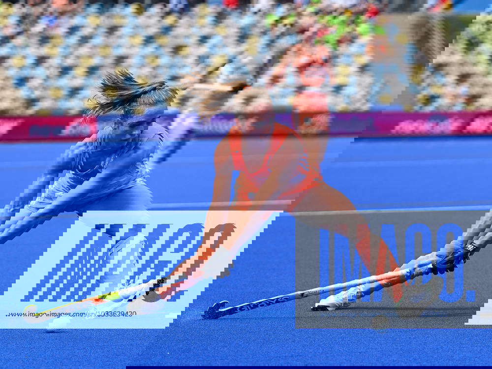 Lisa Post Netherlands, 05 takes off to hit Netherlands vs Italy, Womens ...