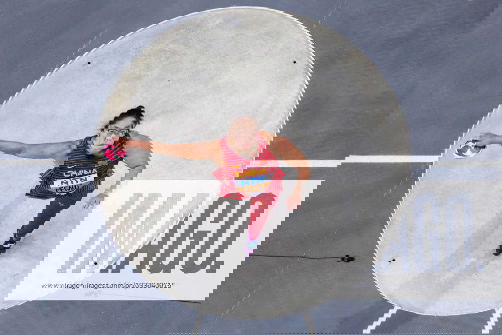 Bin Feng of China competes in women?s discus throw final during day 4 ...