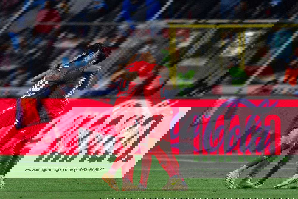 Estadio Hernando Siles Johnny Cardoso and Nicolas Hernandez of ...