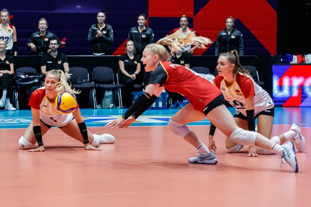 Germany GER Czech Republic CZE, Anna Pogany GER, 4 receiving the ball ...