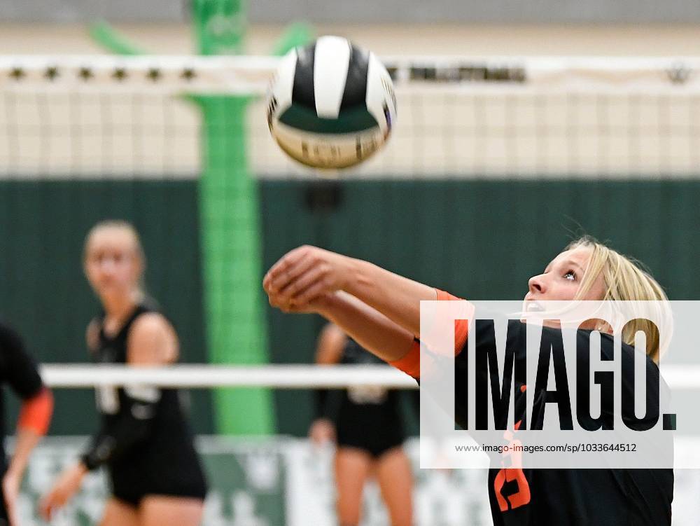 Syndication: Sarasota Herald-Tribune Sarasota s Jayda Moon (13) returns ...