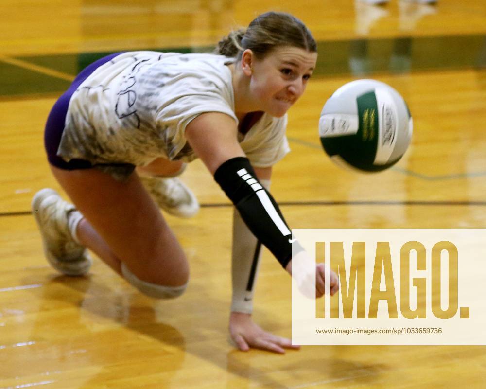 Syndication: Wicked Local Junior Arielle Comer reaches down for the dig ...