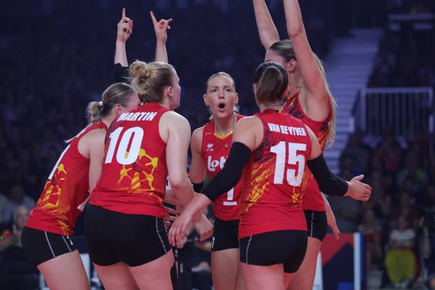 Volleyball, EM, Frauen, Serbien - Belgien Belgium s Manon Stragier ...
