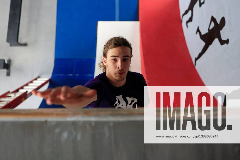 Syndication: Florida Times-Union Alex Romer, 17, demonstrates running ...