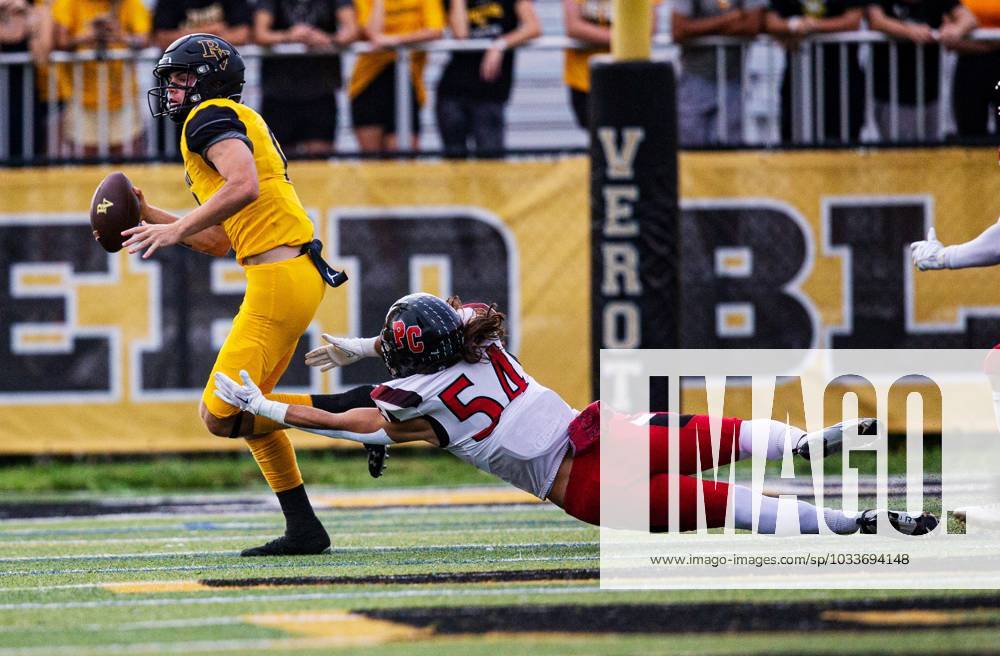 Syndication: The News-Press Carter Smith, the quarterback for the ...