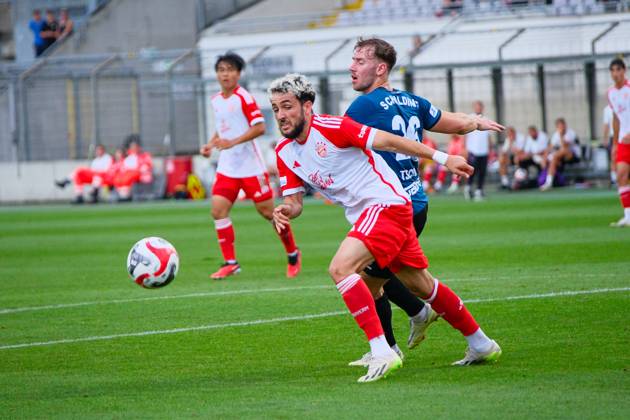 Dion Berisha 11, FC Bayern Munich II in duel, Tobias Dietrich 6, SpVgg ...