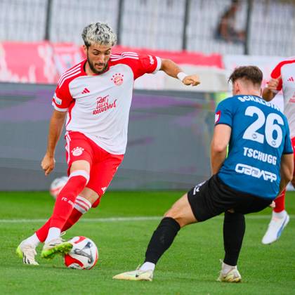 Dion Berisha 11, FC Bayern Munich II in duel with Jonas Rossdorfer 18 ...